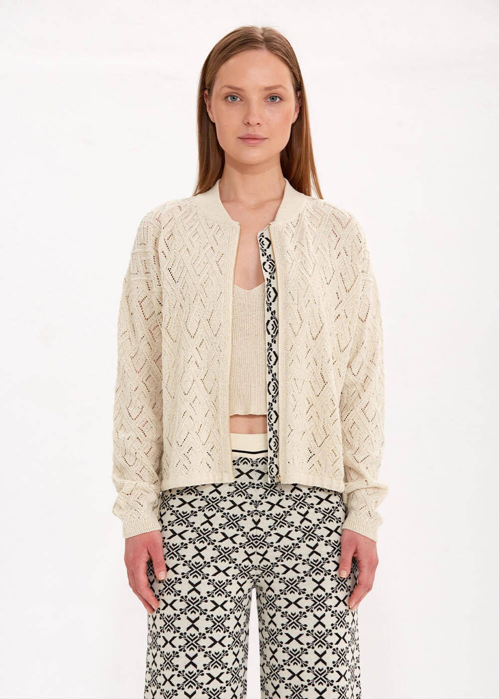 Jakar Desen Detaylı Bej Triko Ceket | Knitss